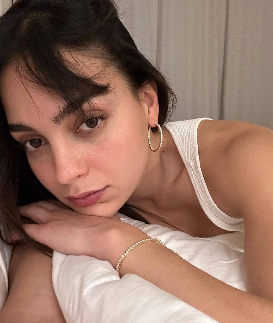 اكتشفي قطعة المجوهرات المفضلة للنجمة ميليسا باريرا وسر أناقتها - مجلة هي